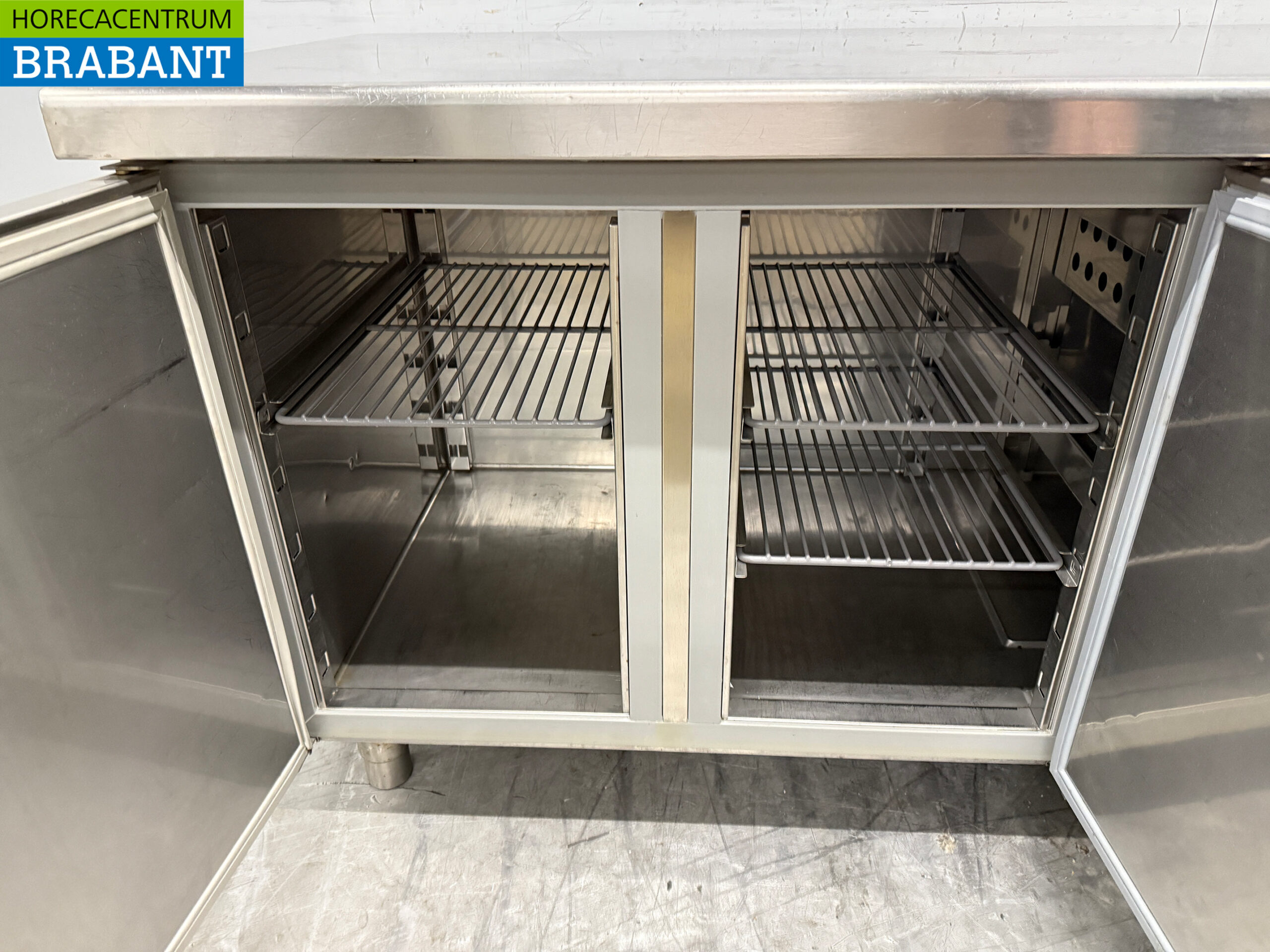 Stainless steel Alinox Refrigerated Workbench 4 Doors and 2 Drawers 225 ...